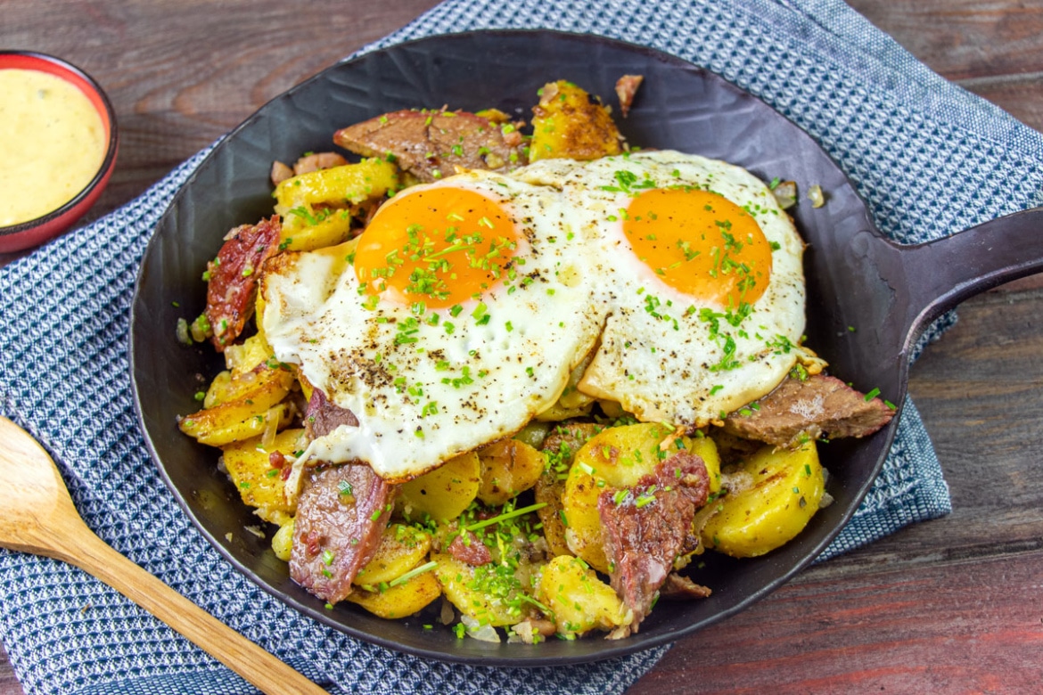 Herzhaftes Tiroler Gröstl mit Spiegelei und Speck | Rezept - eat.de Herzhaftes Tiroler Gröstl mit Spiegelei und Speck | Rezept - eat.de