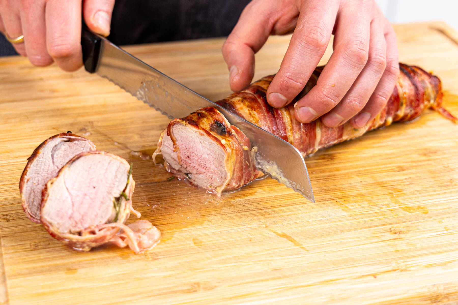 Lende im Speckmantel aus dem Backofen