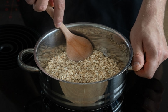 Hafersuppe mit Wasser: Herzhafte Haferflockensuppe | Rezept