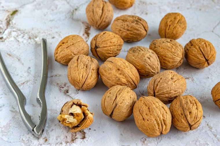 12 Nussarten von A-Z: Welche Sorten Nüsse gibt es? - eat.de