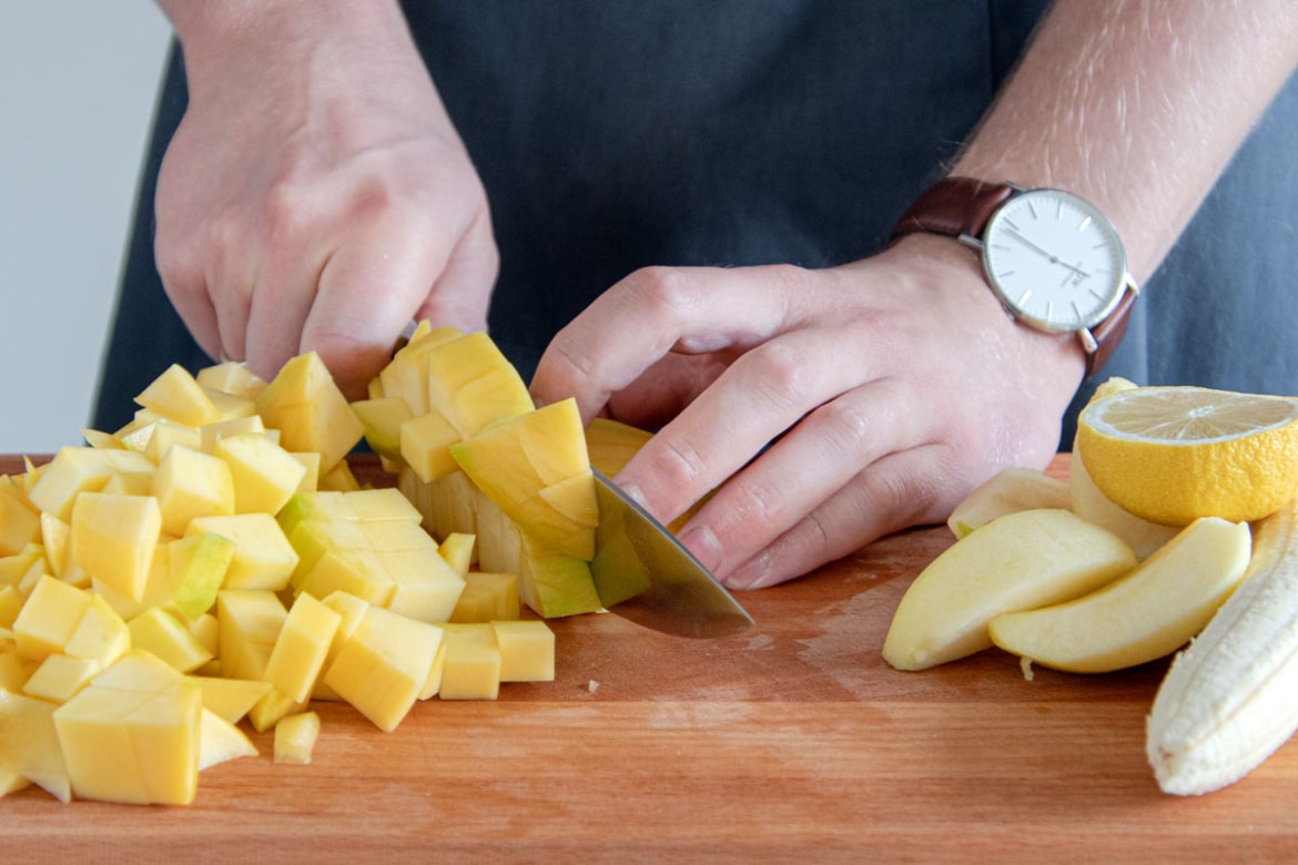 Mangomus mit Banane und Apfel