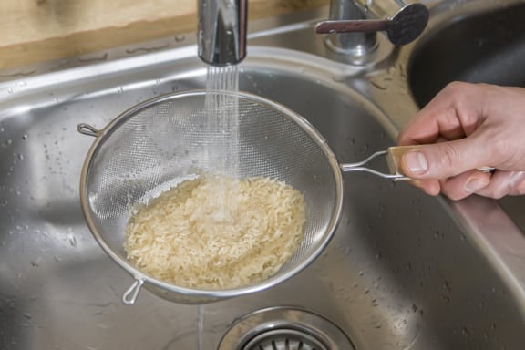 Reis kochen im Topf: Das richtige Wasser-Verhältnis