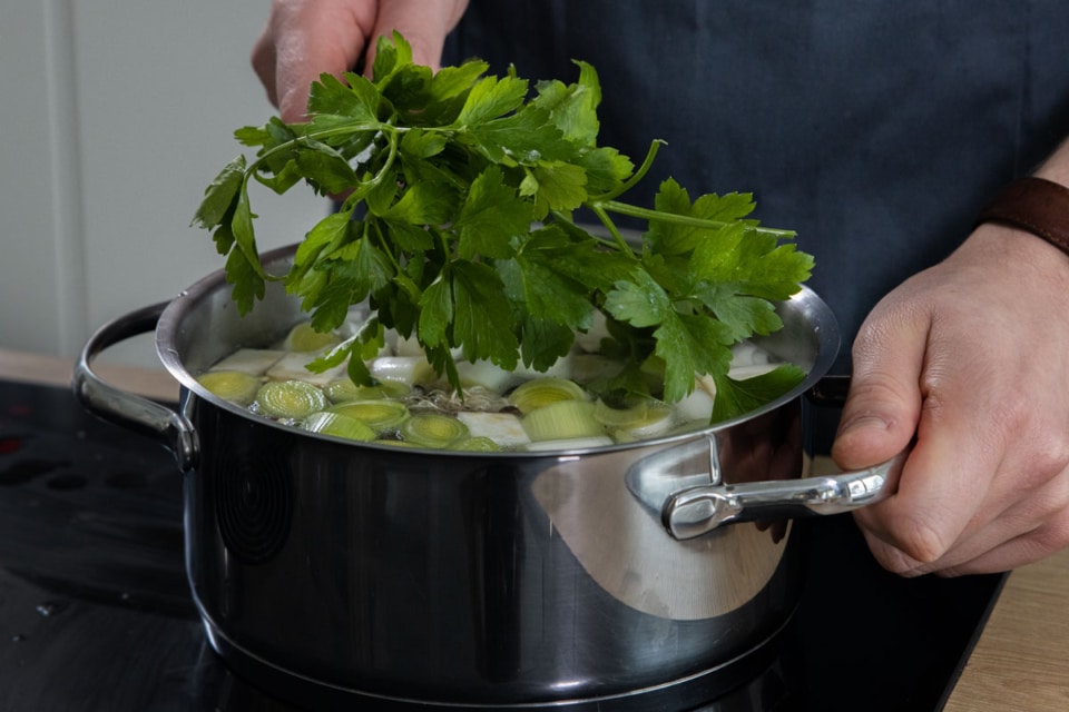 Gemüsefond selber machen: Fond kochen | Rezept