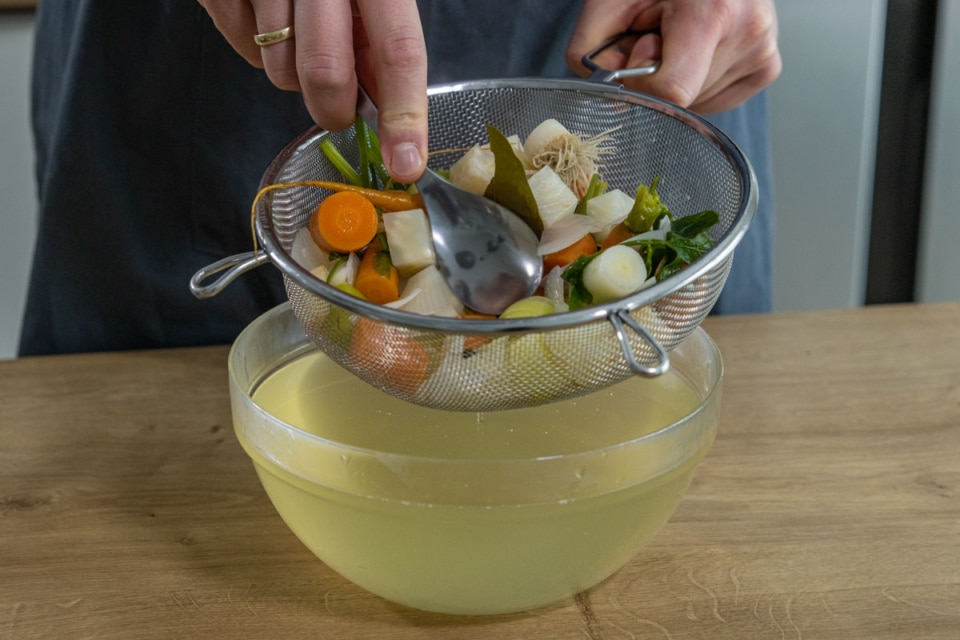 Gemüsefond selber machen: Fond kochen | Rezept