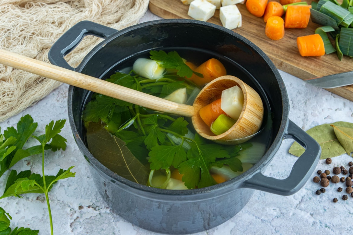 Gemüsefond selber machen: Fond kochen | Rezept