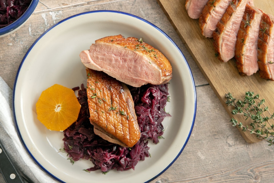 Knusprige Entenbrust aus dem Backofen | Rezept - eat.de