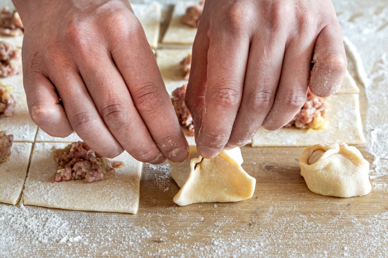 Manti: Russische Maultauschen | Rezept mit Video - eat.de