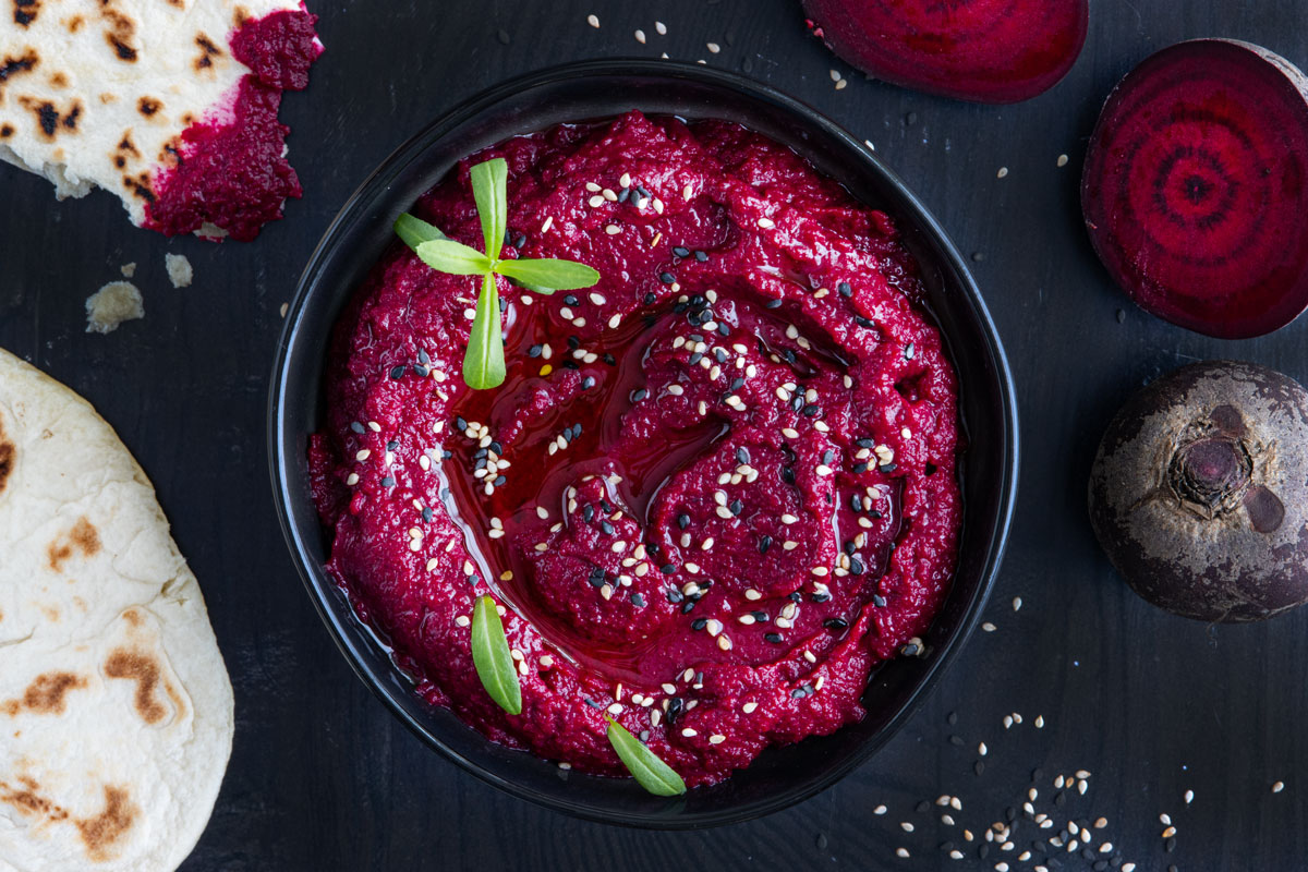 Rote-Bete-Hummus: Rezept für pinken Hummus - eat.de