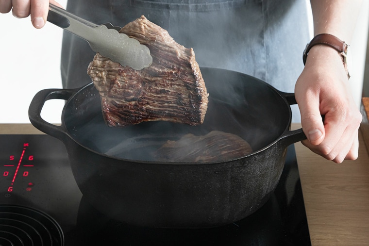 Was ist Schmoren? | Temperatur für Ofen und Herd - eat.de