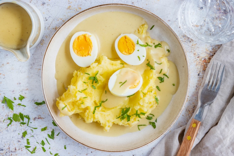 Eier in Senfsoße nach Omas Rezept - eat.de