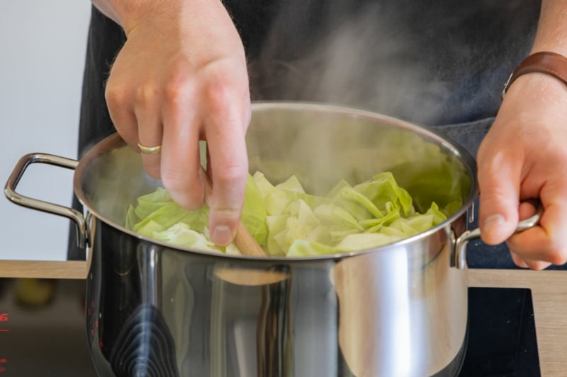 Schmorkohl mit Hackfleisch wie bei Oma | Rezept - eat.de