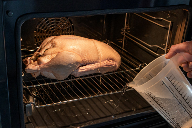 Knusprige klassische Ente aus dem Backofen | Rezept - eat.de