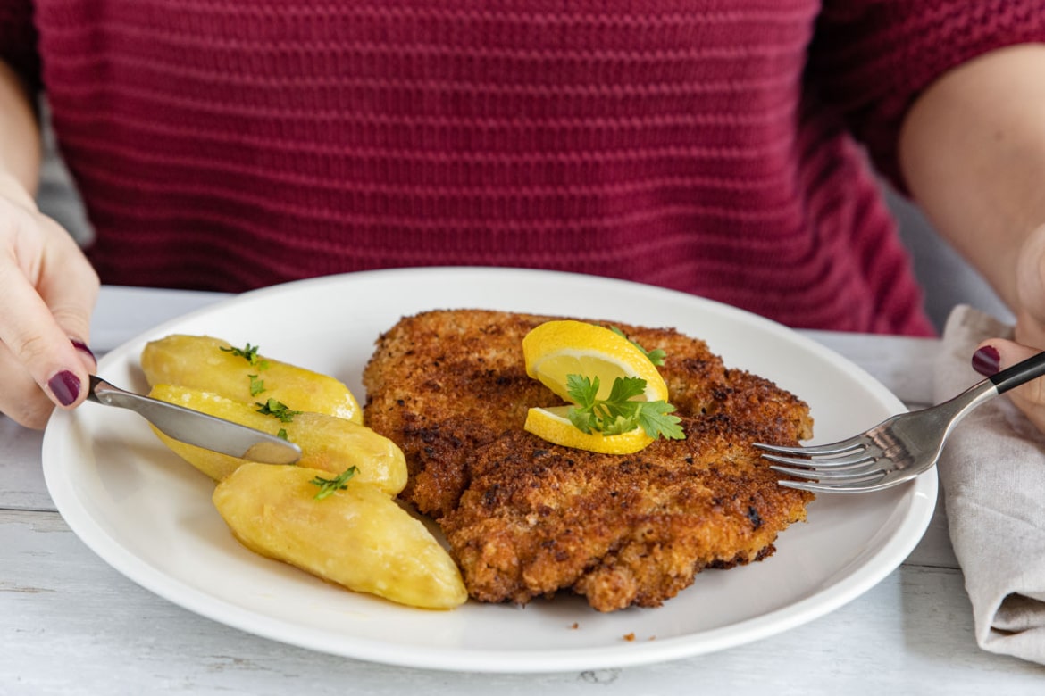 Panierte Kalbsschnitzel: knusprig zart panieren