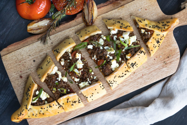 Pide mit Hackfleisch | Rezept - eat.de