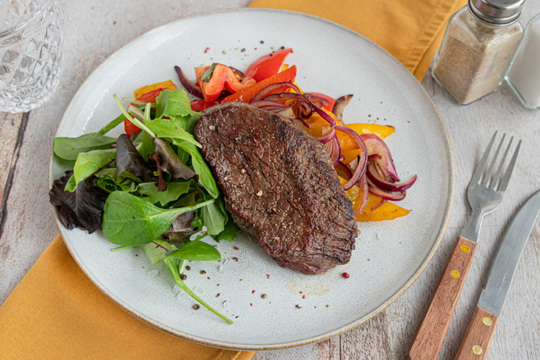 Straußensteak perfekt braten | Rezept - eat.de