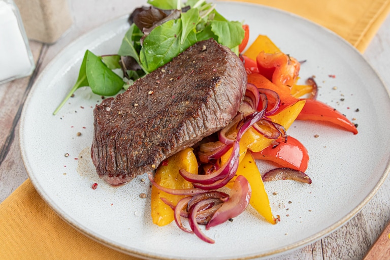 Straußensteak perfekt braten | Rezept - eat.de