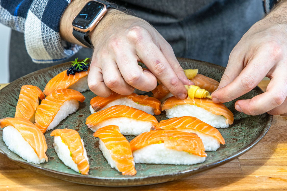 Nigiri-Sushi selber machen: Lachs-Nigiri | Rezept