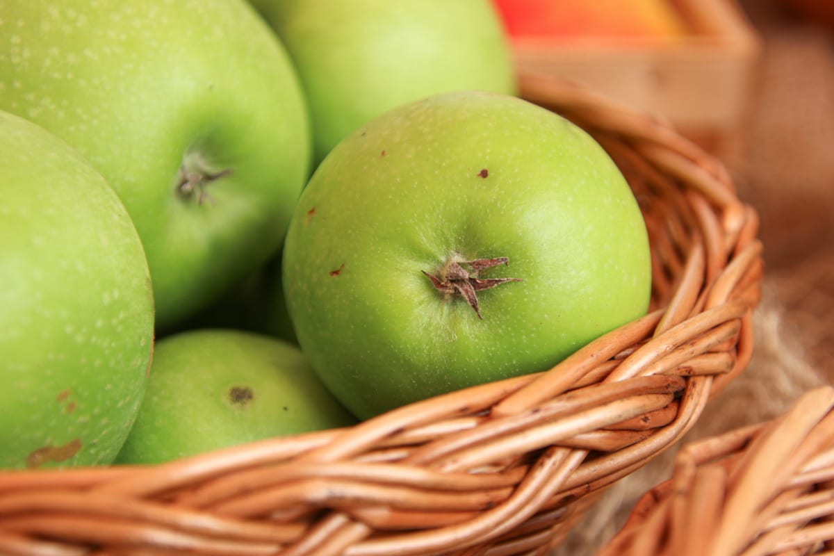 Säuerliche Äpfel: 13 saure Apfelsorten zum Backen - eat.de