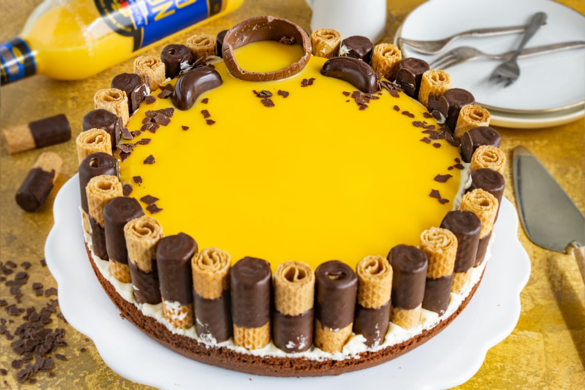 Eierlikörtorte mit Waffelröllchen | Rezept - eat.de