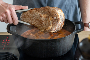 Geschmorte Hochrippe vom Rind nach Omas Rezept - eat.de