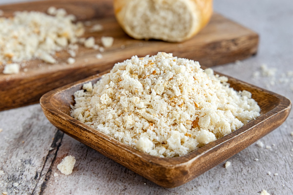 Paniermehl/Semmelbrösel selber machen | Rezept - eat.de
