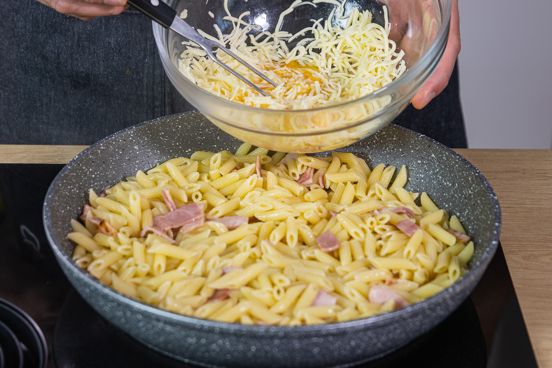 Schinkennudeln mit Ei | Rezept - eat.de