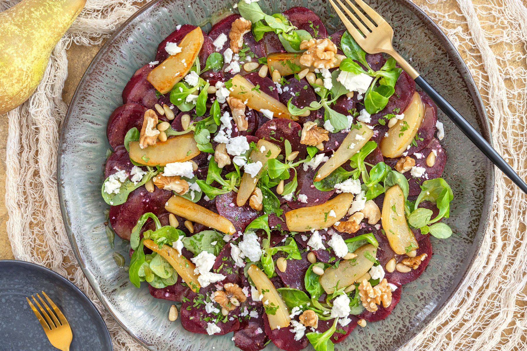 Roher Rote-Bete-Salat mit Apfel und Sesam | Rezept - eat.de