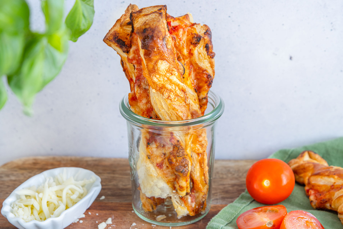 Pizzastangen: schneller Pizza-Snack | Rezept - eat.de