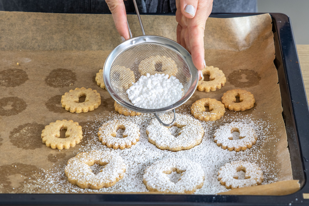 Spitzbuben-Plätzchen | Rezept - eat.de