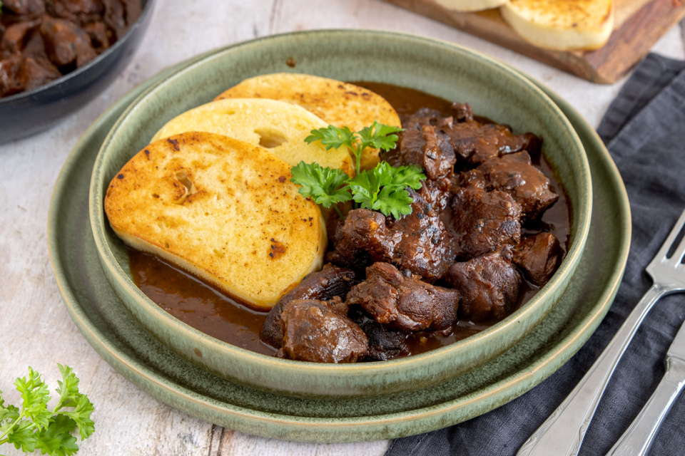 Klassisches Wildgulasch | Rezept - eat.de