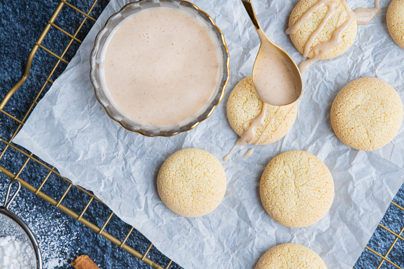 Zimtglasur: schneller & einfacher Zuckerguss mit Zimt