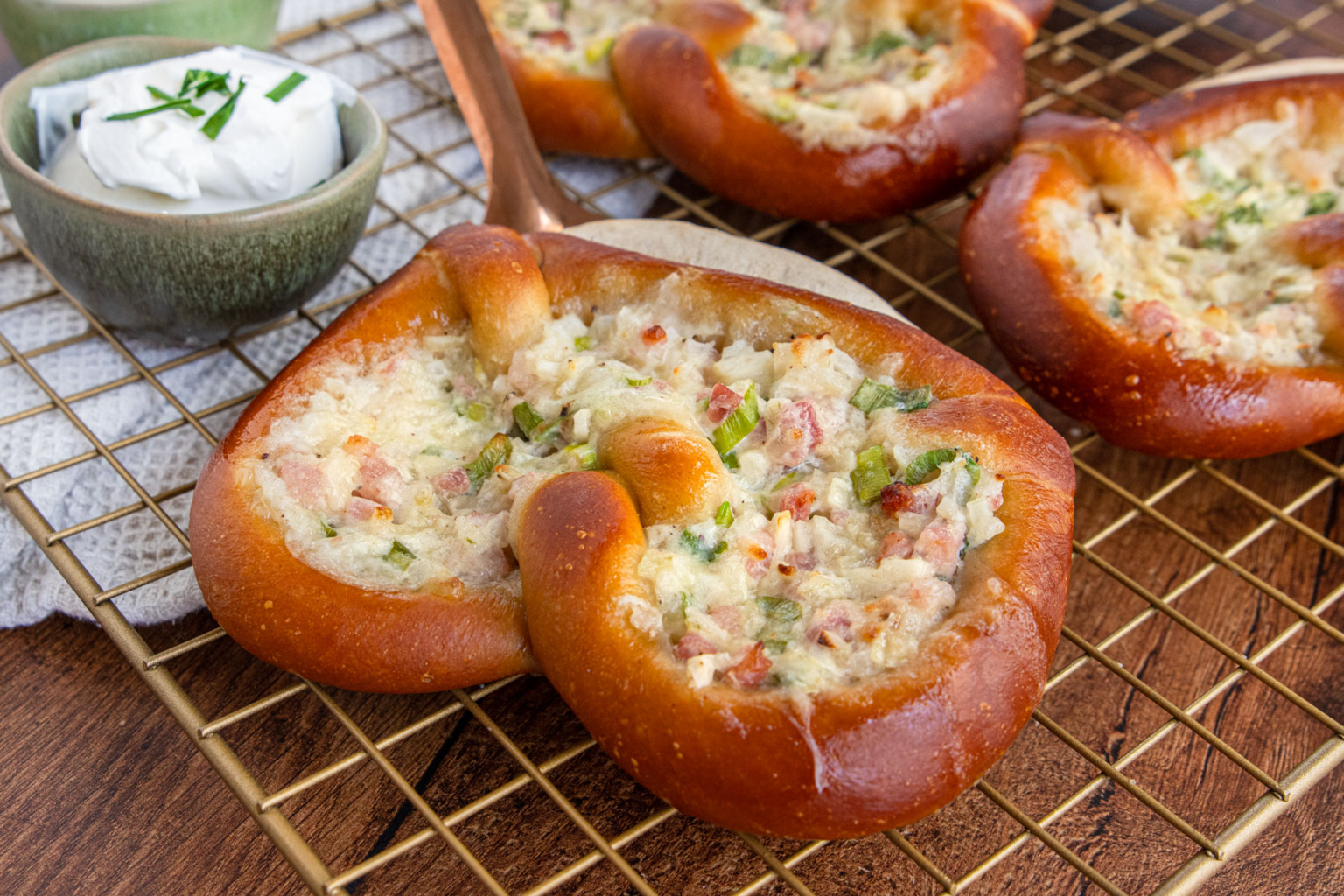 Flammkuchen-Brezel | Rezept - eat.de