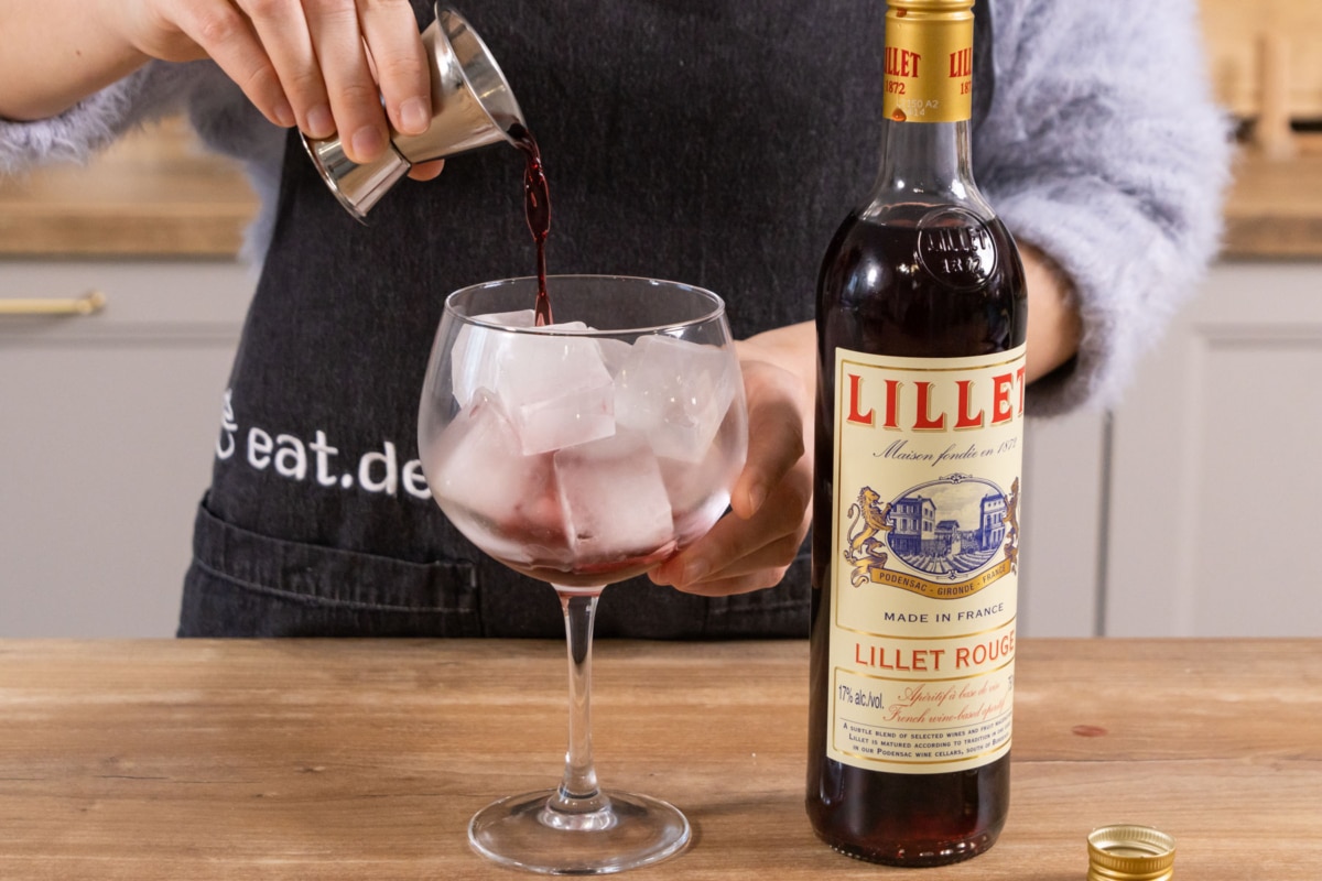 Lillet Rouge mit Tonic | Cocktail-Rezept - eat.de