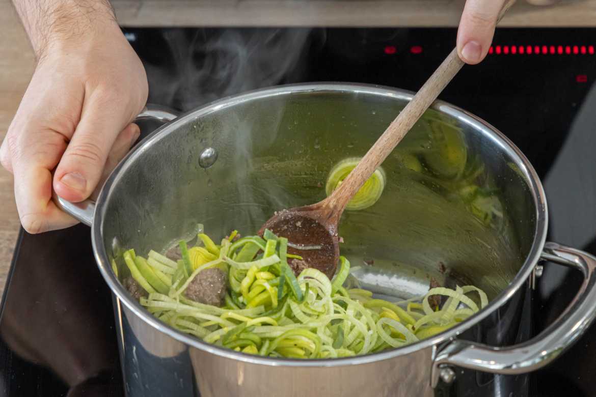 Omas Käsesuppe mit Lauch