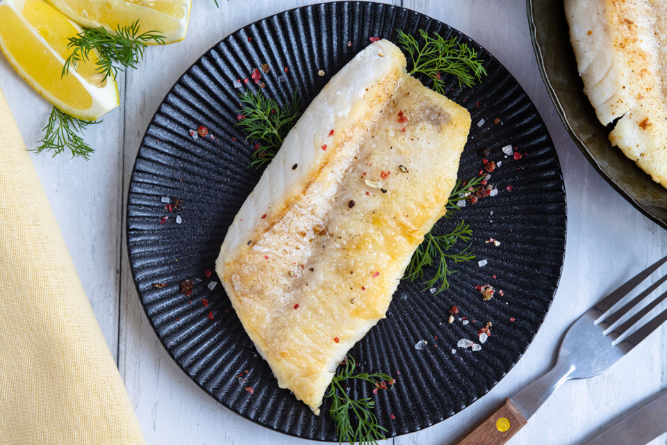 Gebratenes Rotbarschfilet zubereiten | Rezept - eat.de