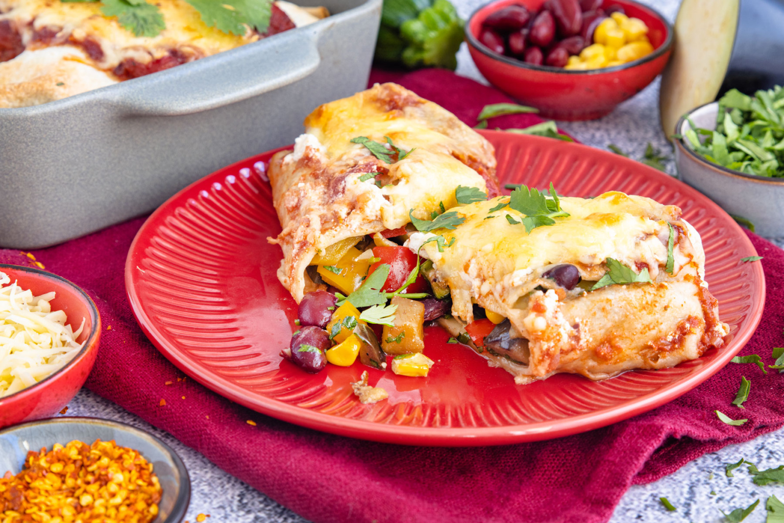 Vegetarische Enchiladas mit Käse überbacken | Rezept - eat.de