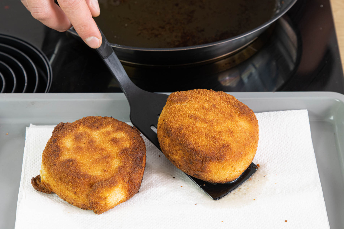 Camembert paniert und gebacken | Rezept