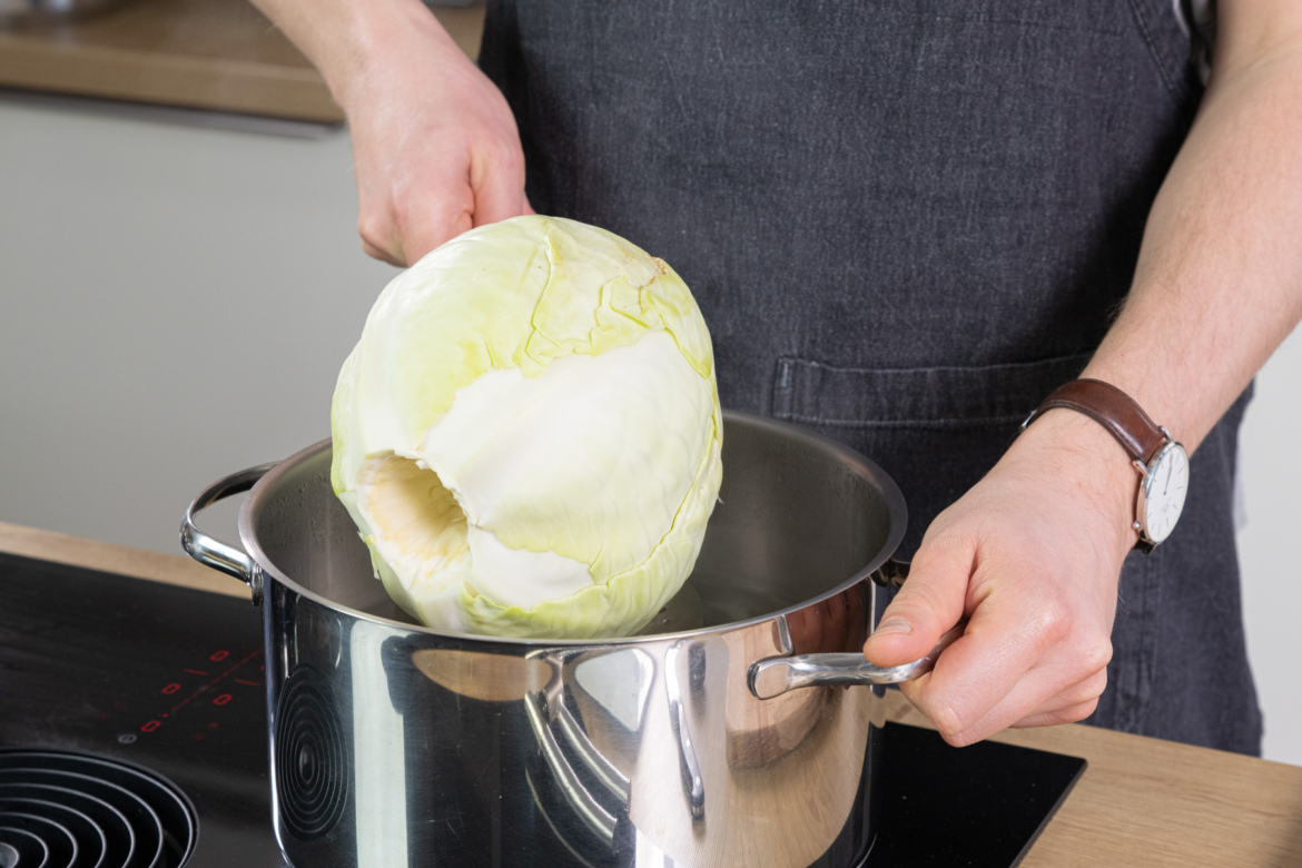 Kohlrouladen mit brauner Soße