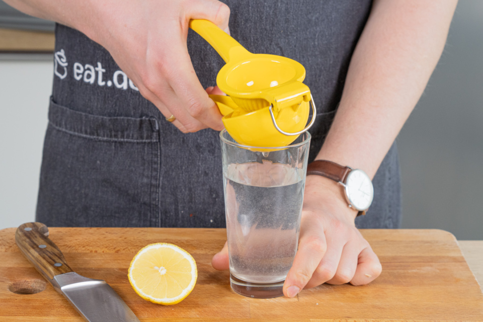 Zitronenwasser trinken: darum ist es so gesund - eat.de
