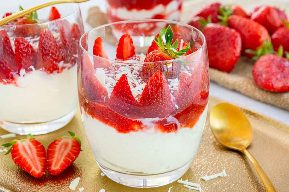 Mascarpone-Dessert mit Erdbeeren | Rezept - eat.de