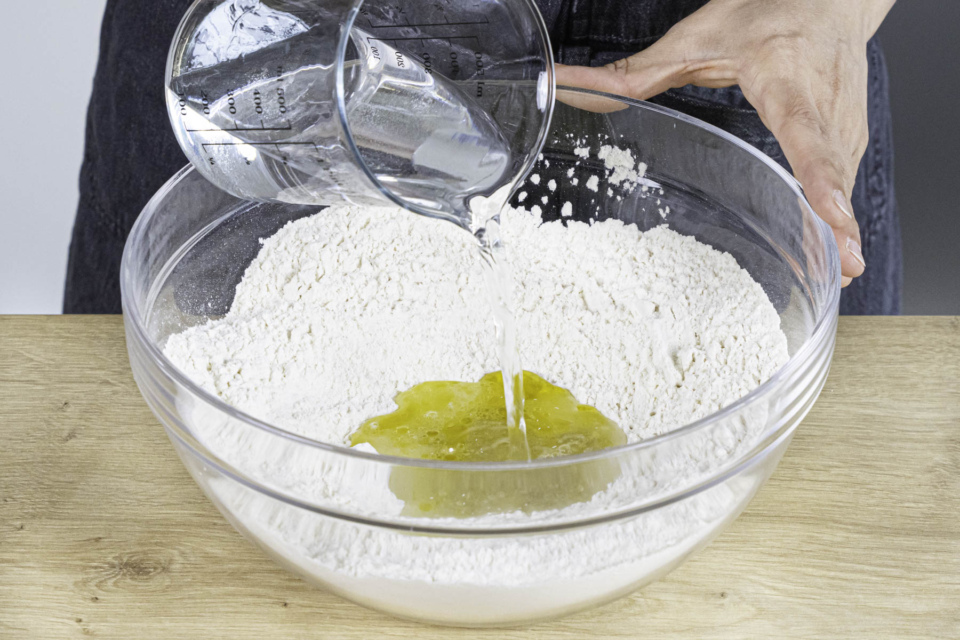 Brot backen mit Trockenhefe und Weizenmehl