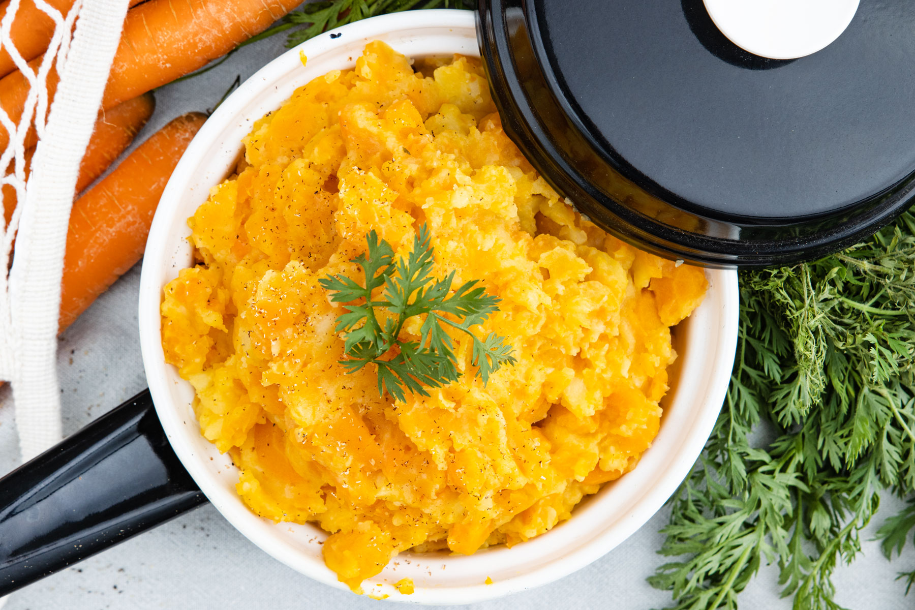 Möhren untereinander mit Kartoffeln