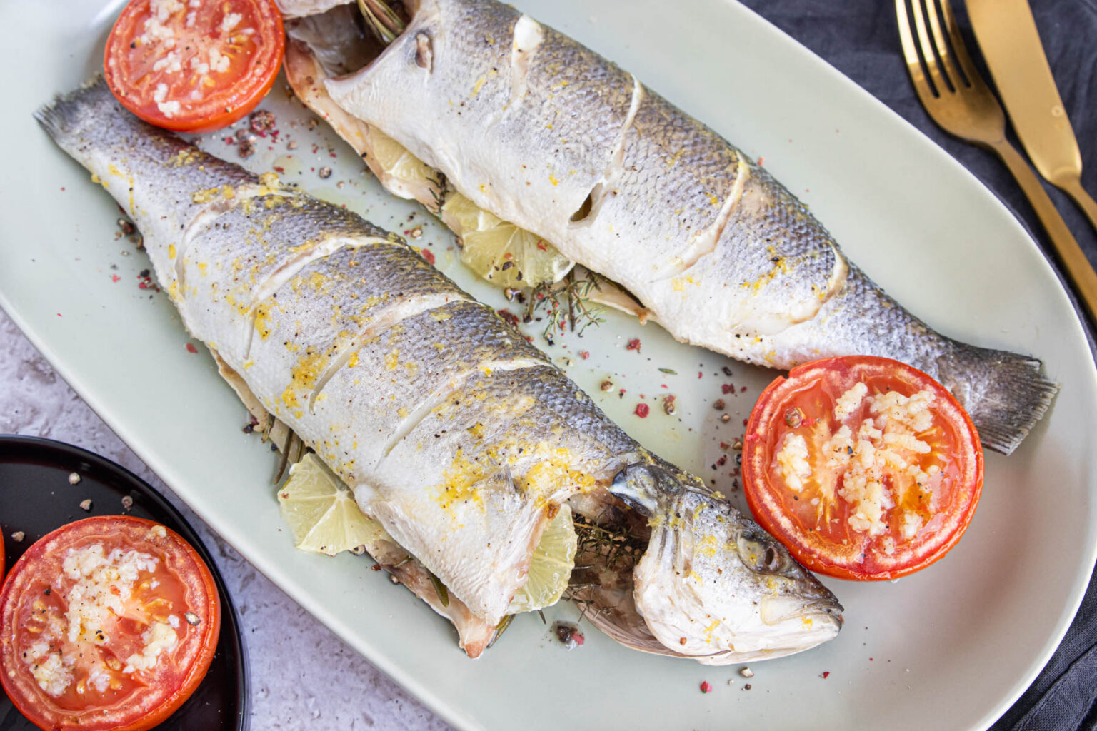 Wolfsbarsch aus dem Ofen | Rezept - eat.de
