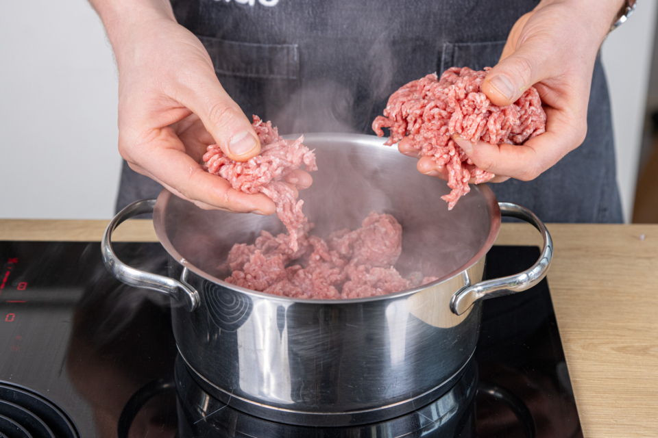 Hackfleisch-Schmelzkäse-Pizzasuppe | Rezept