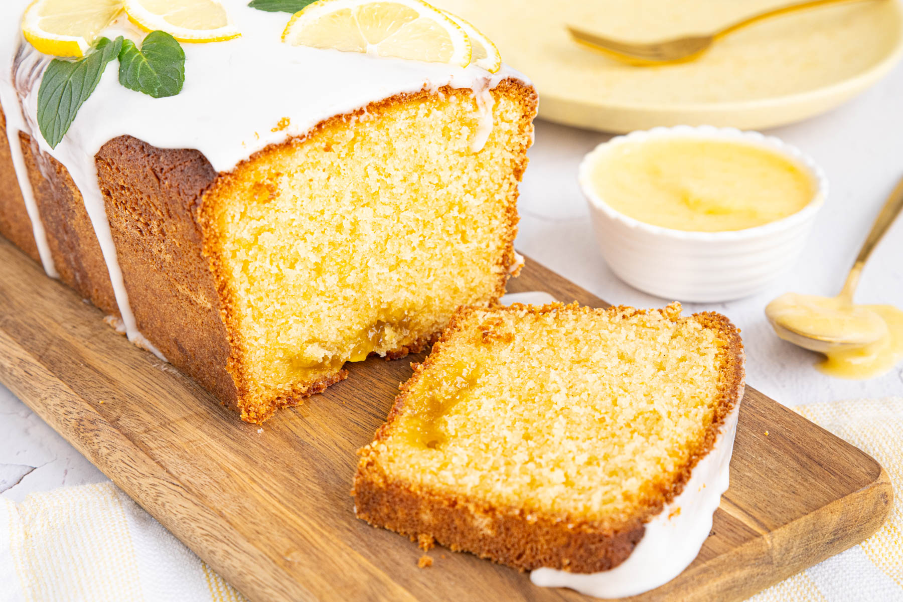 Zitronenkuchen mit Lemon Curd | Rezept