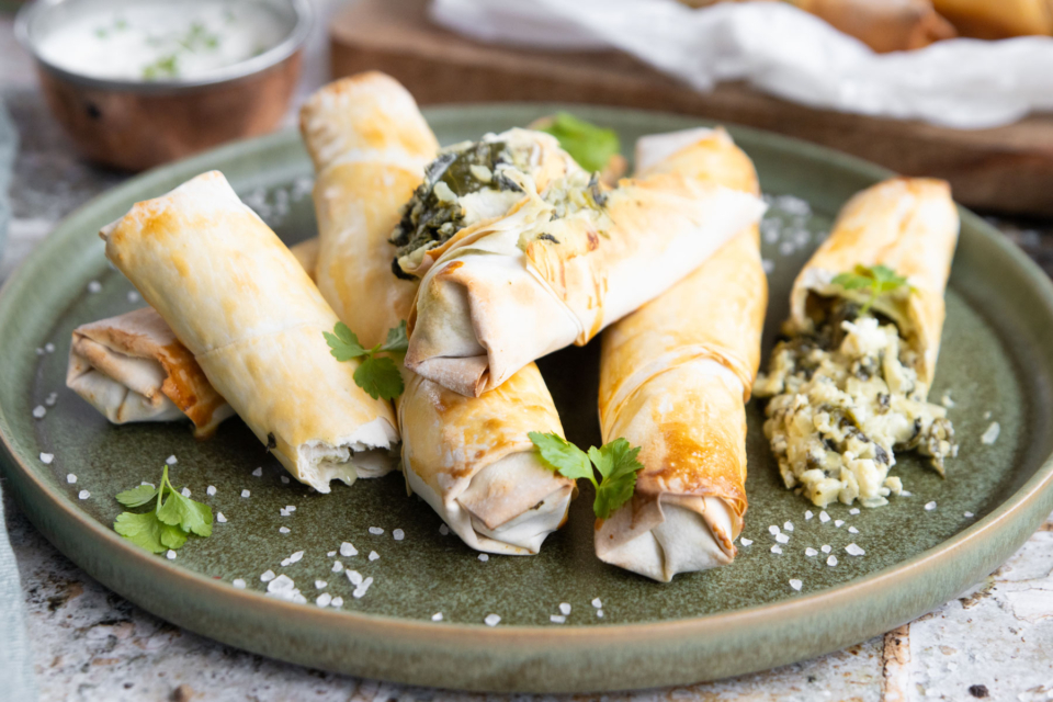 Börek mit Spinat-Feta-Füllung | Rezept - eat.de
