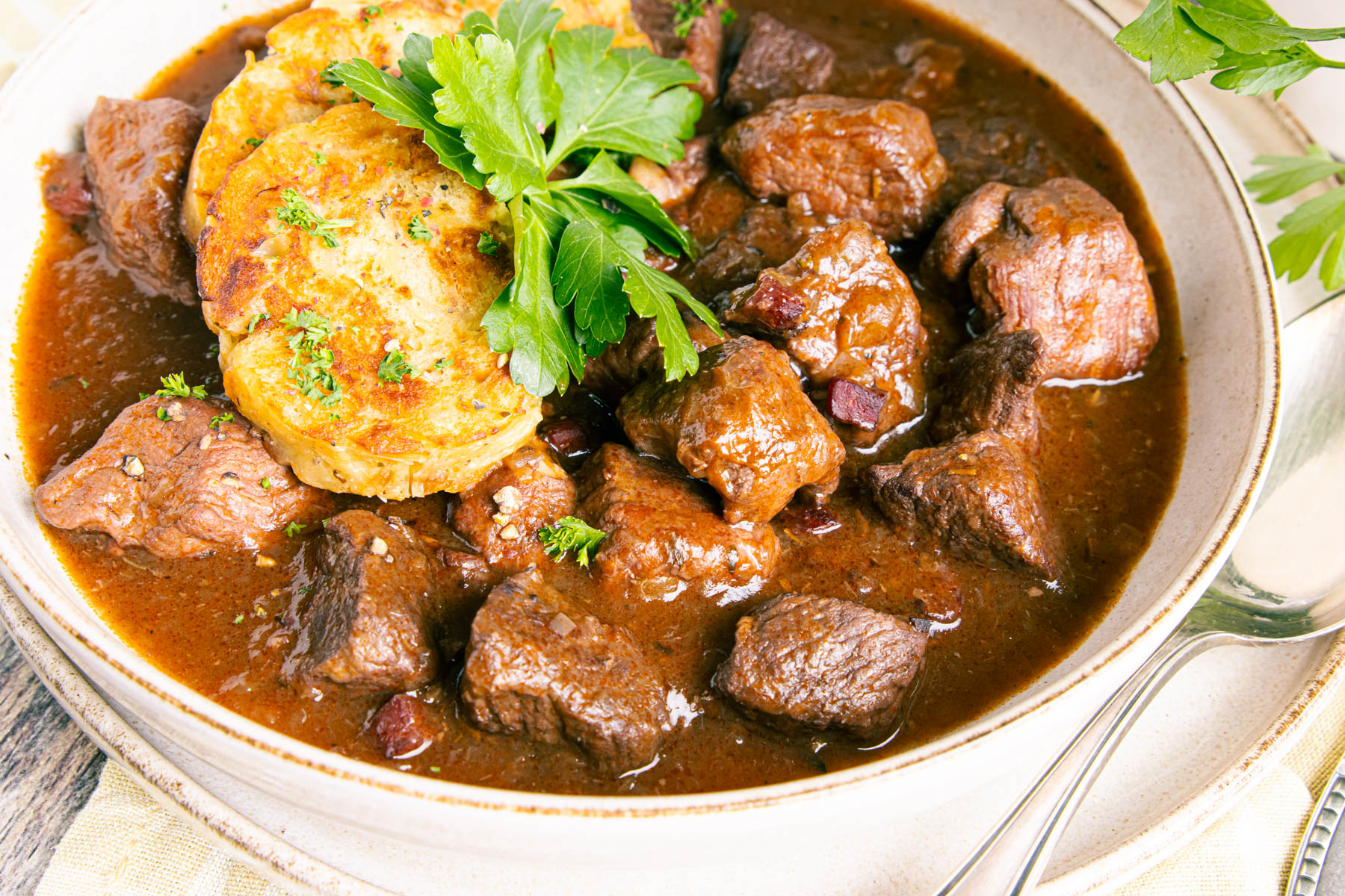 Gulasch halb und halb | Rezept