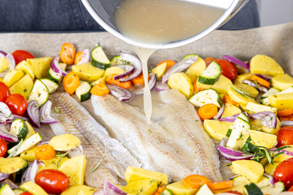 Fischfilet im Ofen mit Gemüse