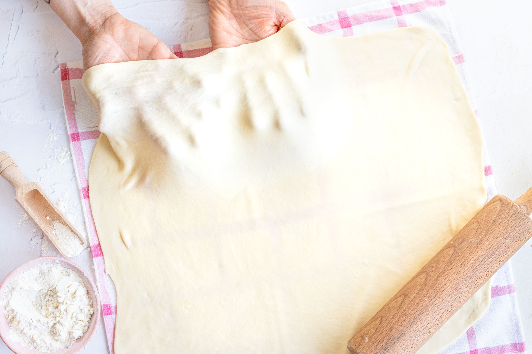 Schnellen Strudelteig selber machen: Grundrezept | Rezept