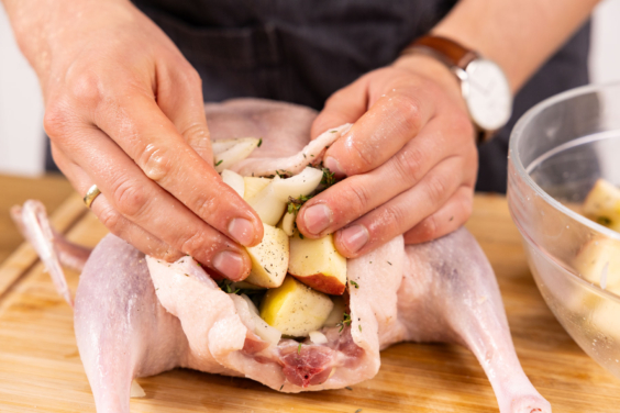 Ganze gebratene Ente aus dem Backofen